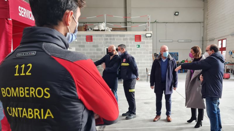El Gobierno dota a los bomberos del 112 de equipaciones específicas de ...